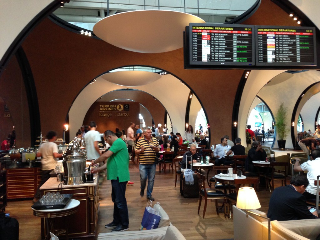 Review of One of the Best Business Class Lounges in the World - Running ...