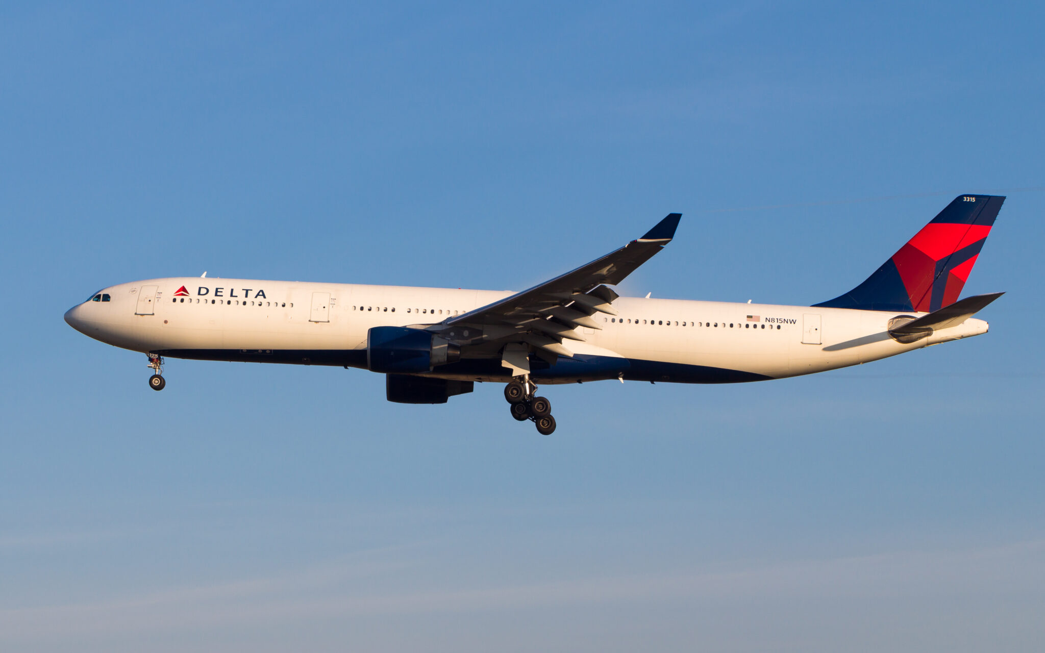 Delta Flight Diverted After Passengers Became Ill From Contaminated ...